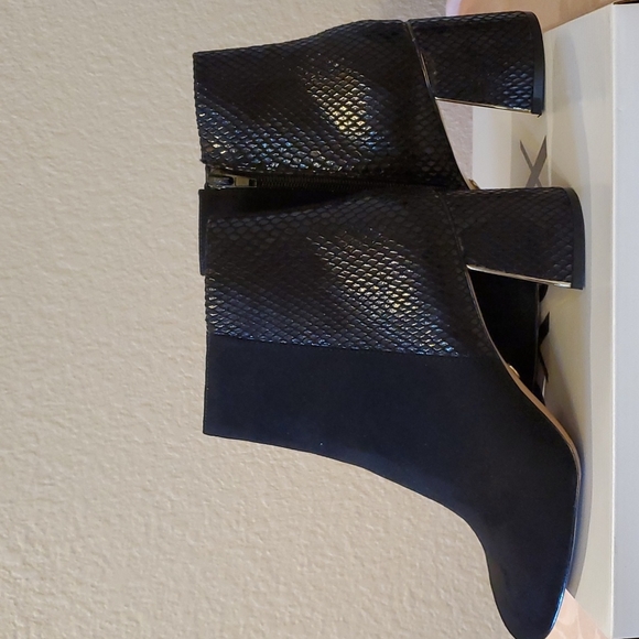 XOXO | Shoes | Xoxo Ankle Boots Size 8m Color Black Gold Snake | Poshmark